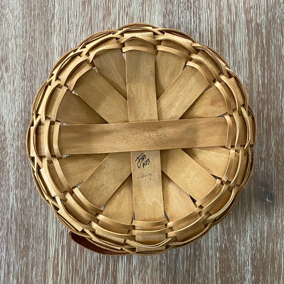 Longaberger | Accents | Longaberger Round Woven Basket Leather Handles ...